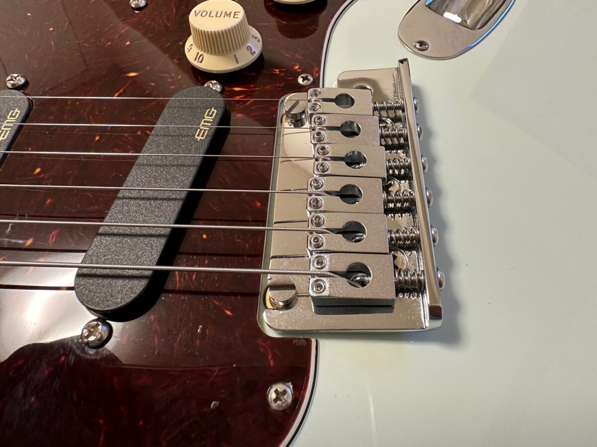 American Professional II StratocasterのトレモロブリッジサドルをPRS風サドルに変えました | https://pnpk.net